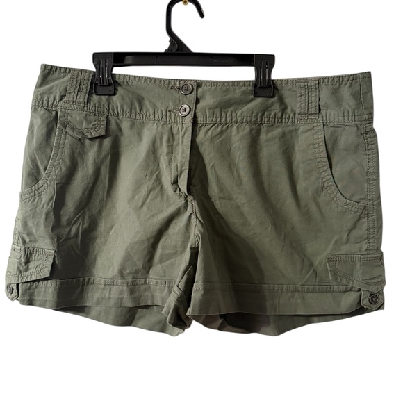 Dalia Collection | Shorts | Dalia Collection Green Cargo Shorts With ...